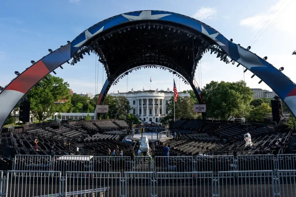 Jaw-Dropping Images Show UFC Stage Taking Shape at the White House - TMSPN