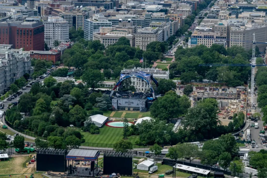 Jaw-Dropping Images Show UFC Stage Taking Shape at the White House - TMSPN