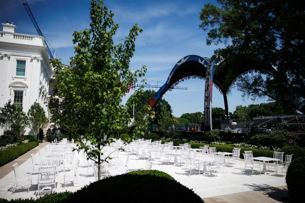 Jaw-Dropping Images Show UFC Stage Taking Shape at the White House - TMSPN